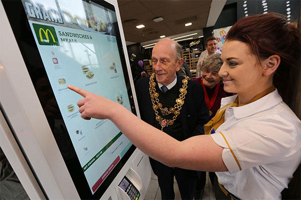 McDonald's no Reino Unido vão ter tablets Samsung para os clientes - 4gnews
